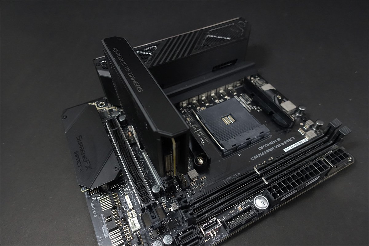 La carte mère mini-DTX Crosshair VIII Impact d'Asus débarque